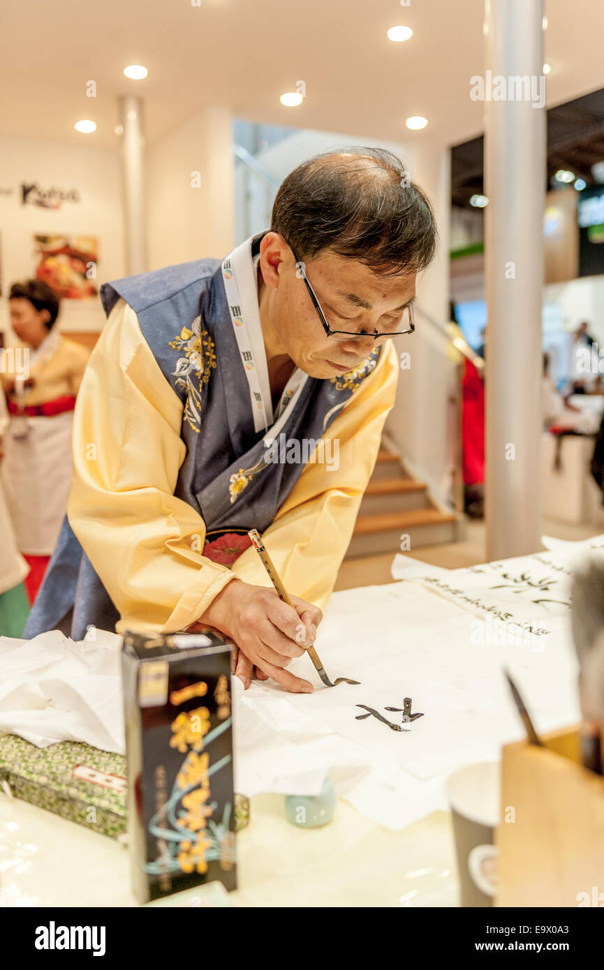 London, UK. 3rd November, 2014. Demonstarting the art of Hangul and ...