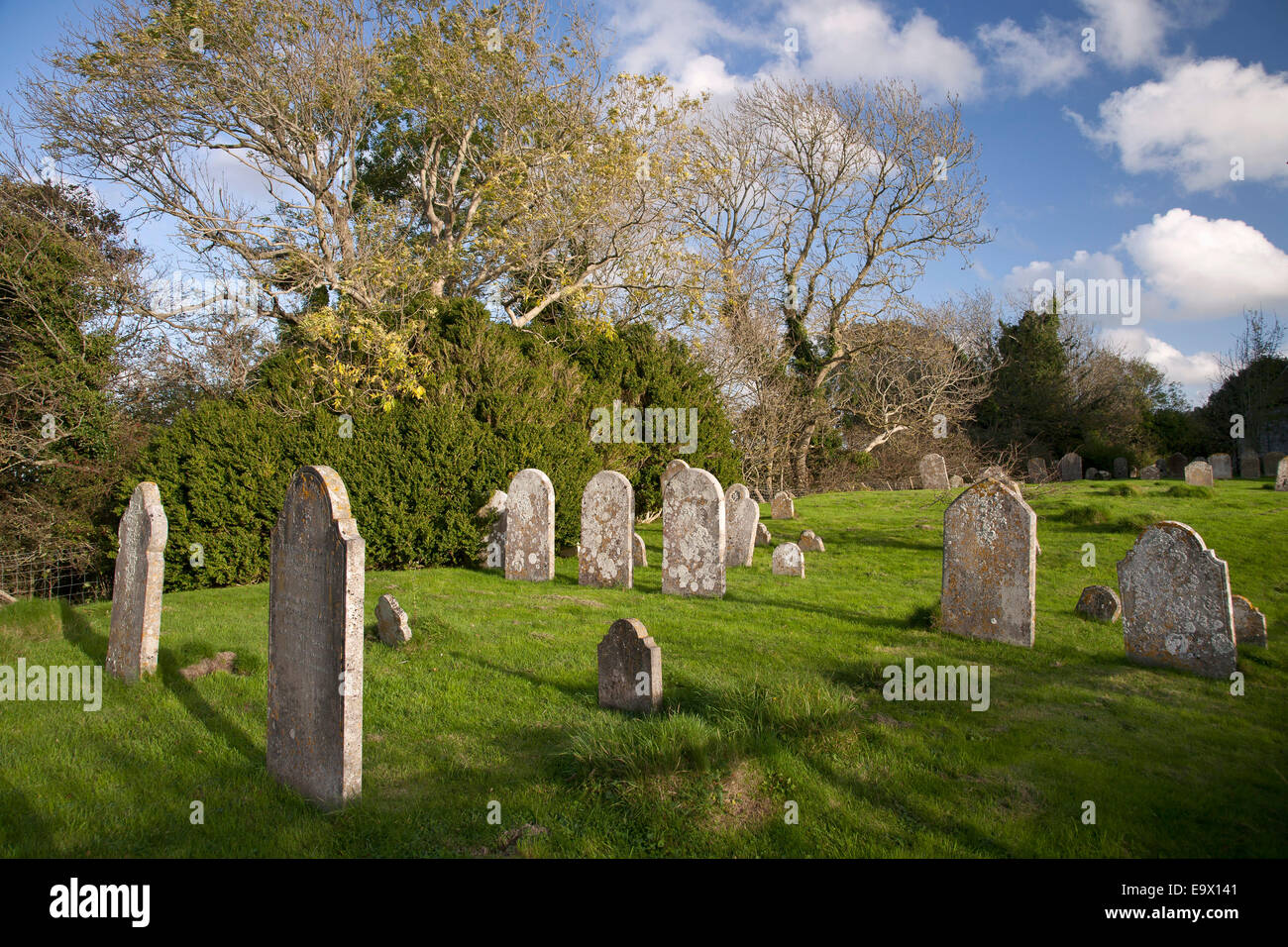 Hamsey Church grave yard Stock Photo - Alamy