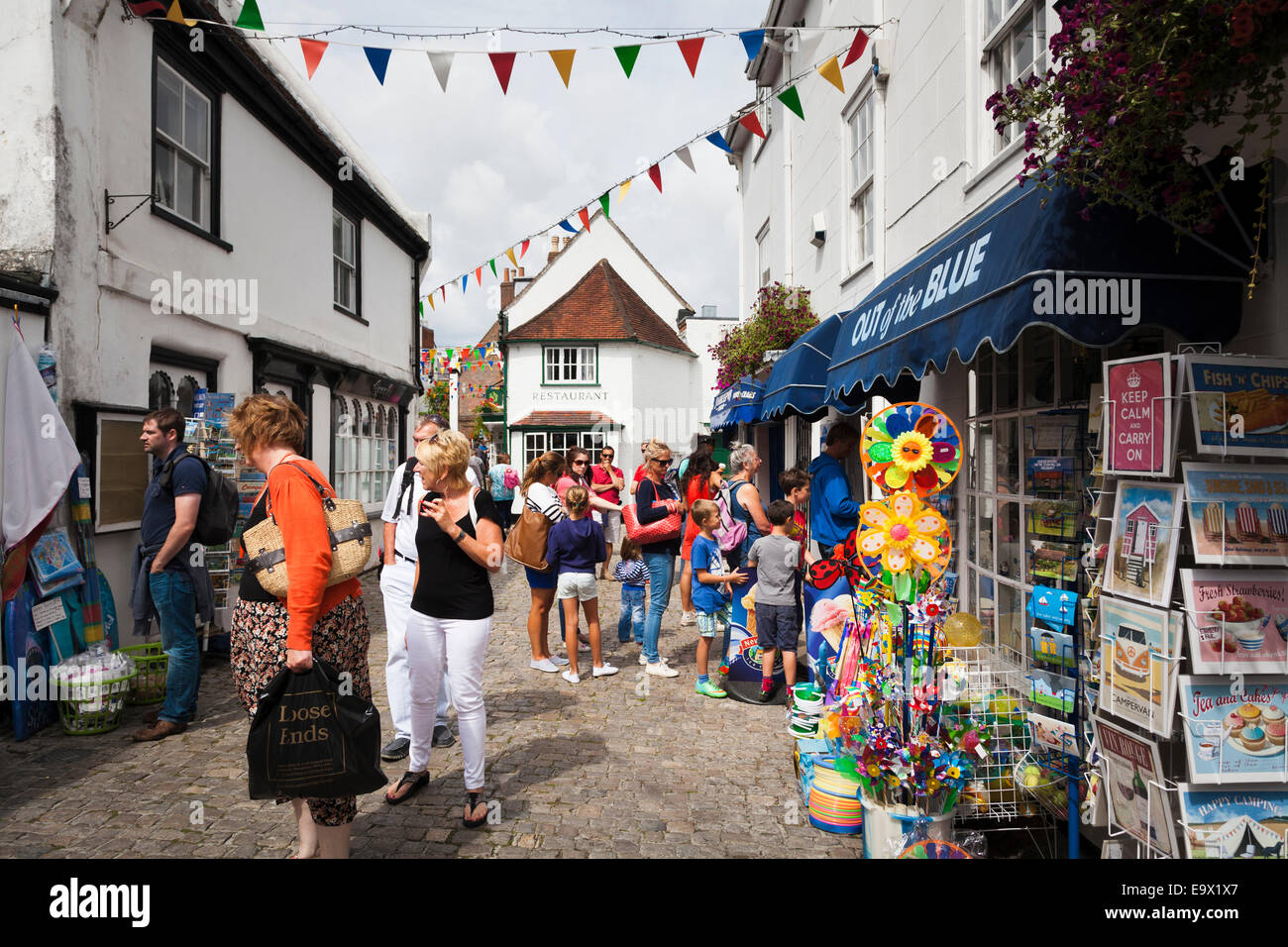 Lymington shopping street hi-res stock photography and images - Alamy