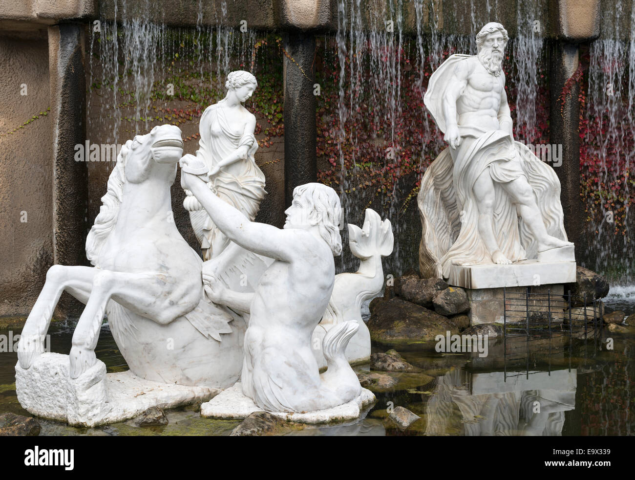 old white roman marrble sculptures in italian garden Stock Photo - Alamy