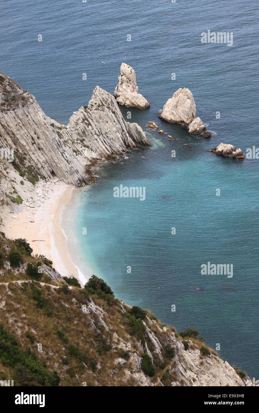 Two cliffs hi-res stock photography and images - Alamy