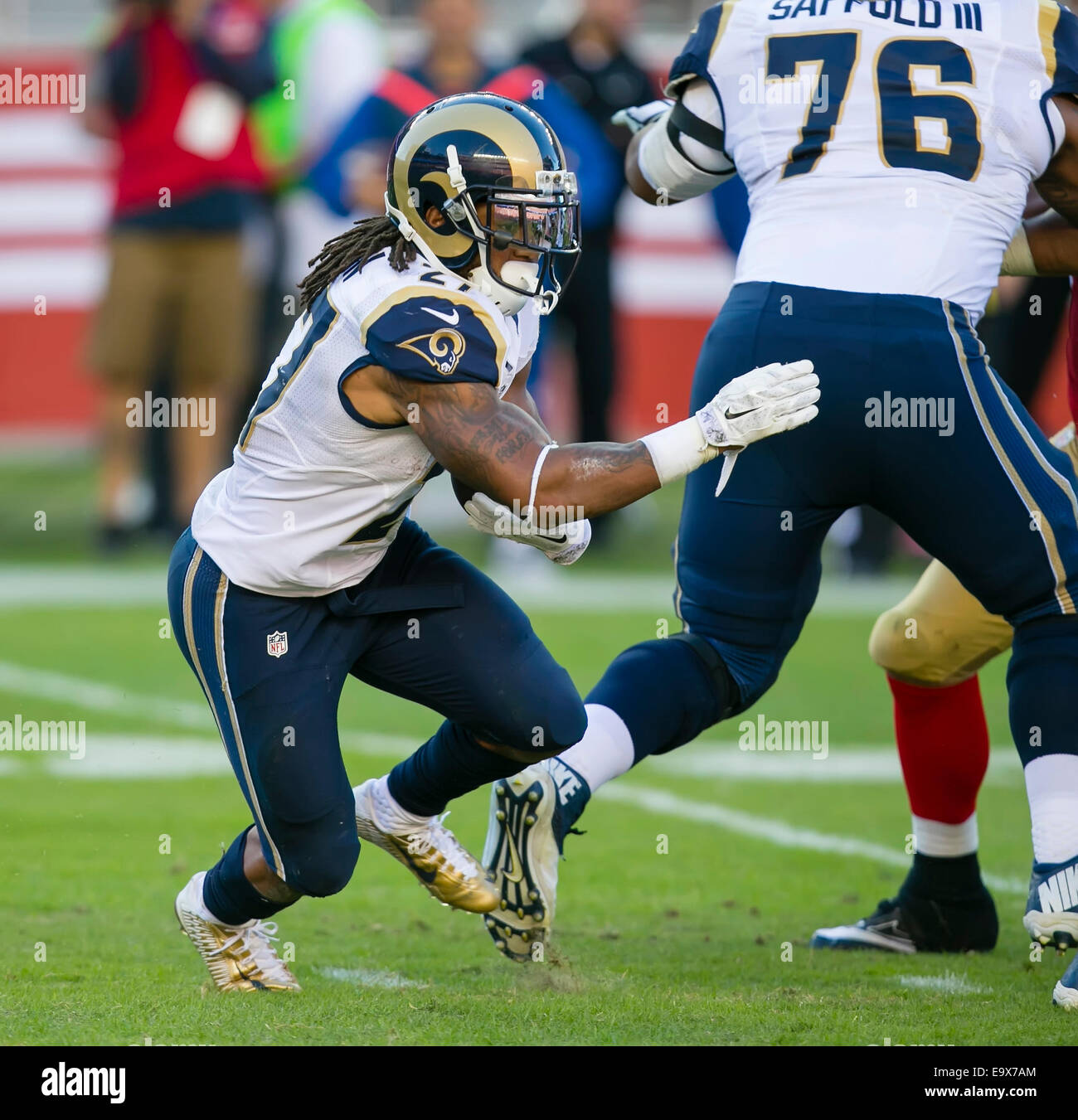 Rams running hi-res stock photography and images - Alamy
