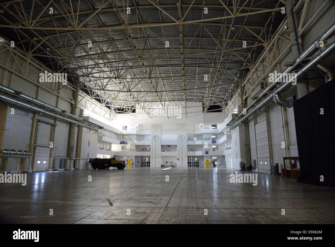 Empty storage structure hi-res stock photography and images - Alamy