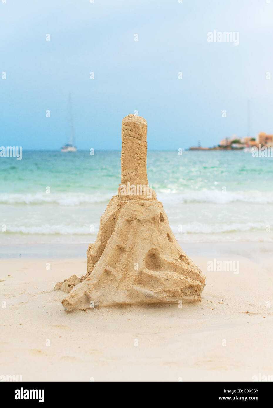Sandcastle structure on sandy beach hi-res stock photography and images ...