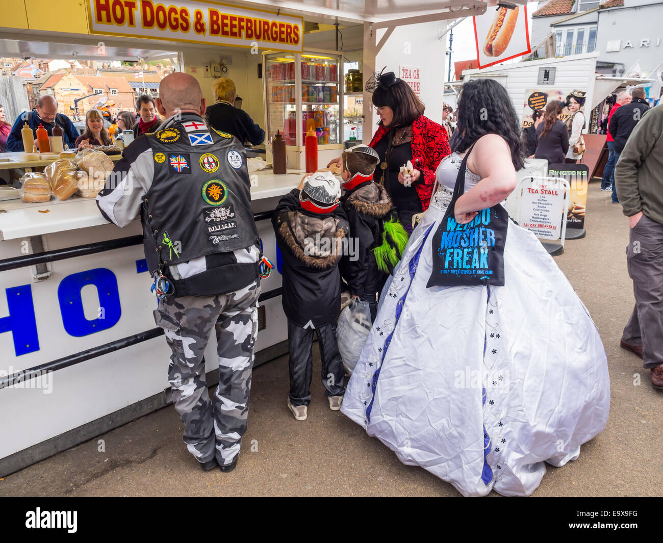 Whitby goth weekend hi-res stock photography and images - Alamy