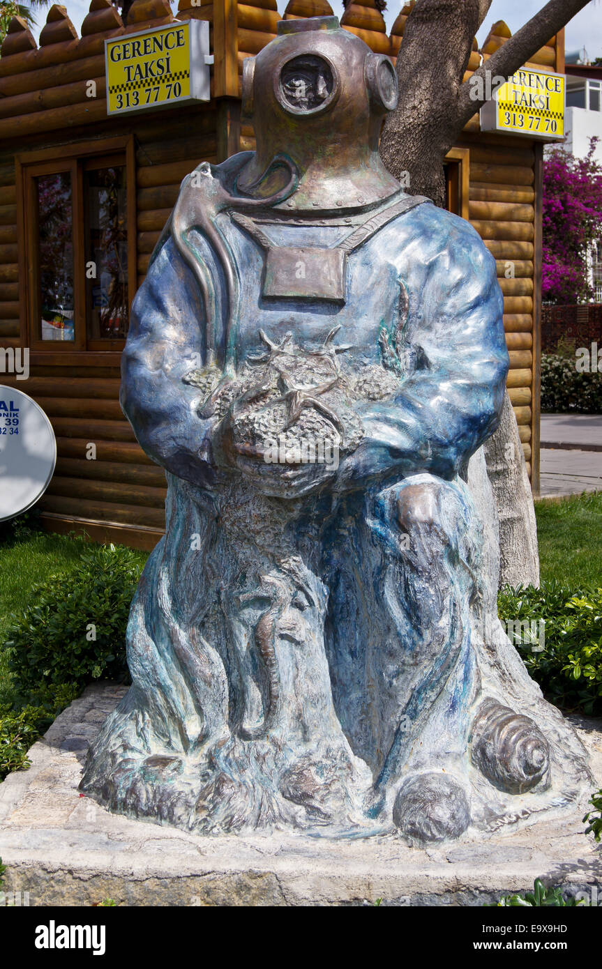 Bronze statue of a sponge diver, Bodrum, Turkey Stock Photo - Alamy