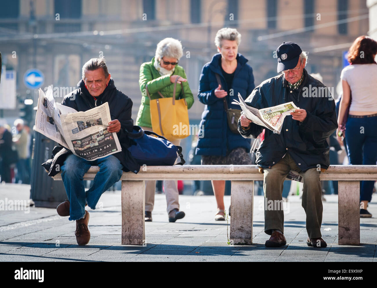 Reading bench rome hi-res stock photography and images - Alamy