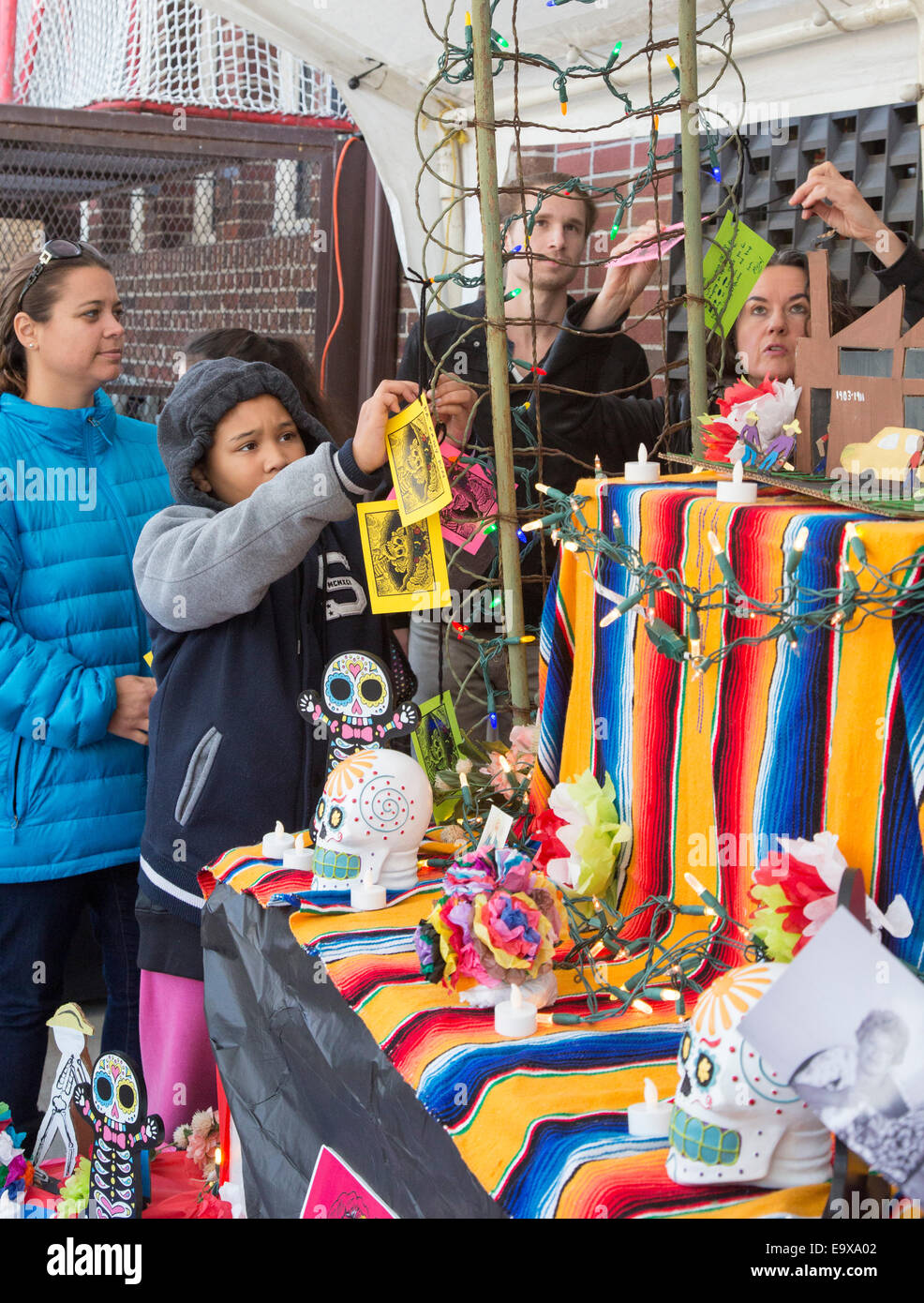 Ofrenda hi-res stock photography and images - Alamy