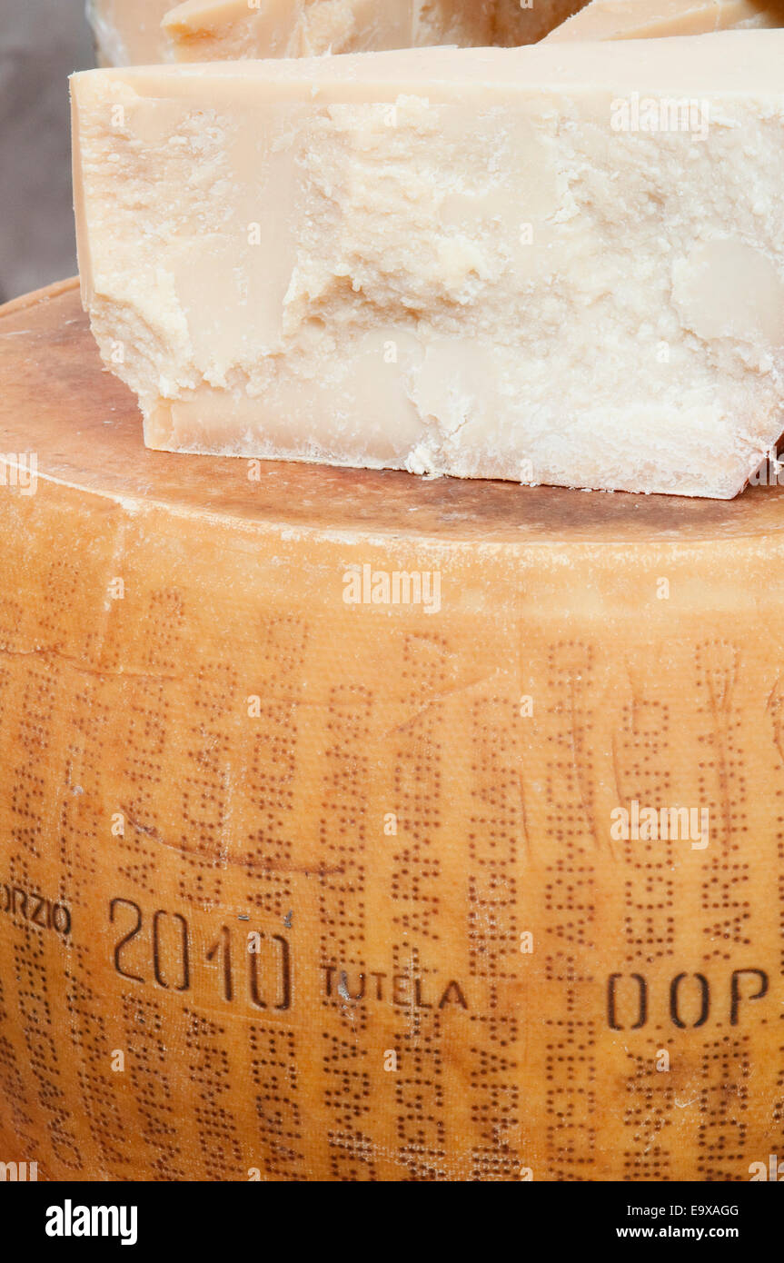 Parmigiano reggiano hi-res stock photography and images - Alamy