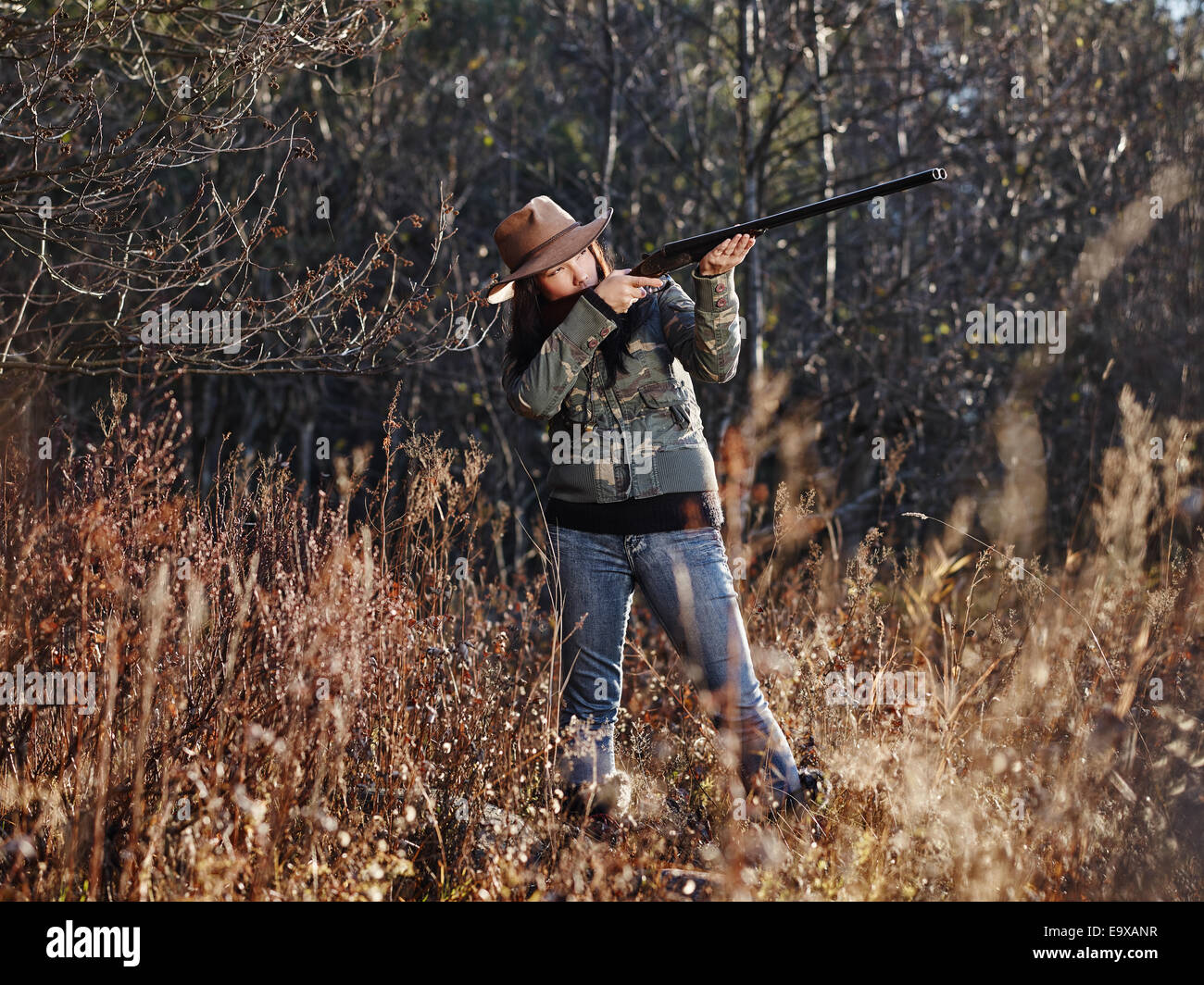 Female hunter woman hunting hi-res stock photography and images - Alamy