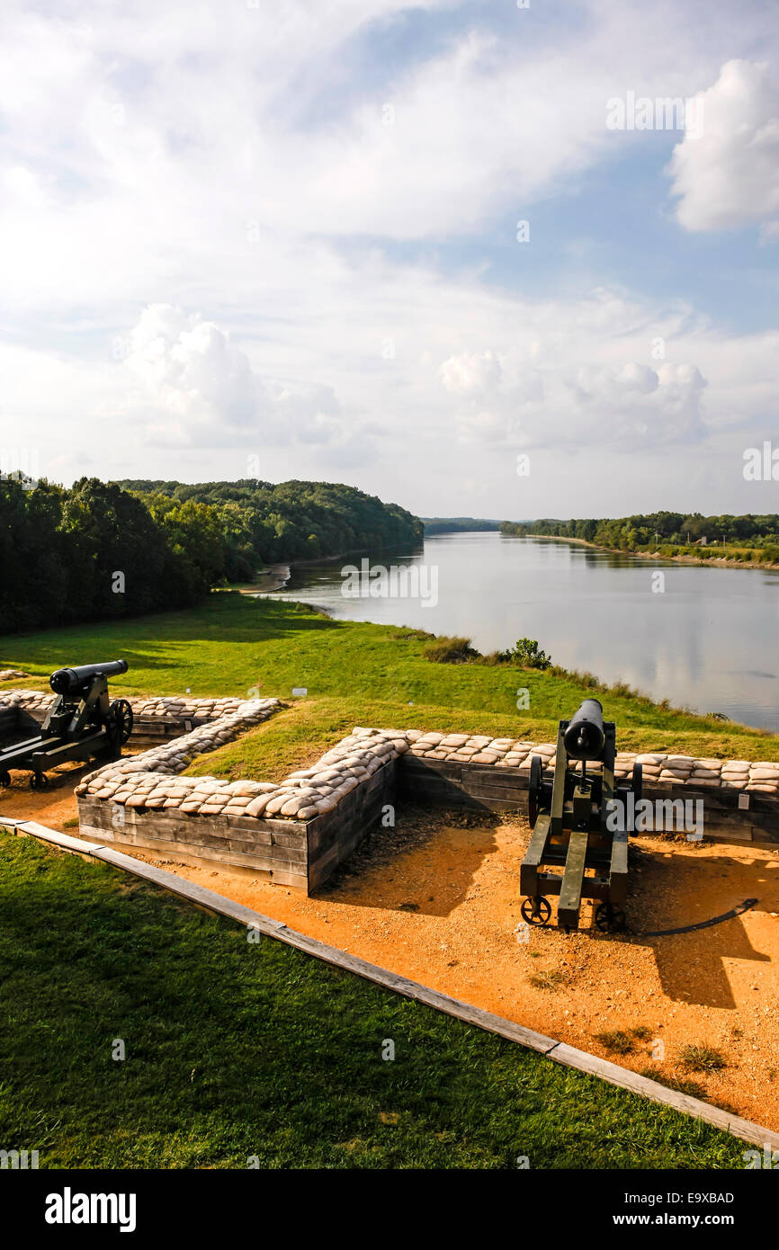 Fort donelson cannons hi-res stock photography and images - Alamy