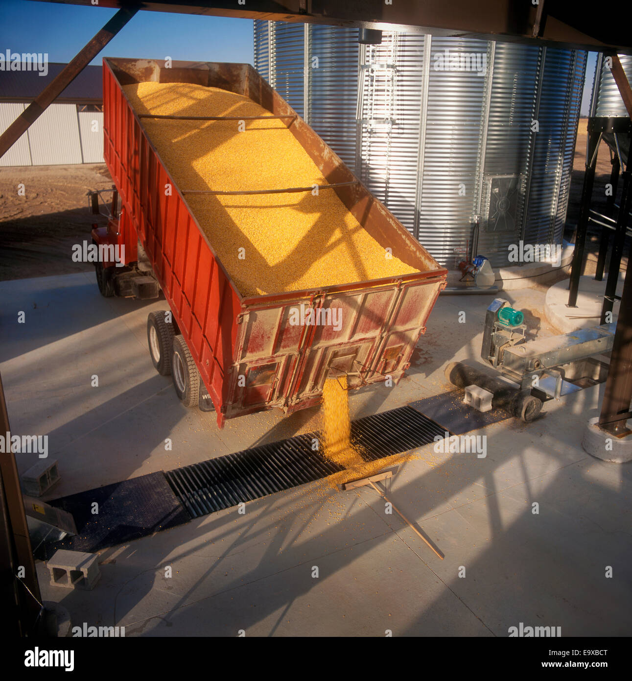 Dumping grain hi-res stock photography and images - Alamy