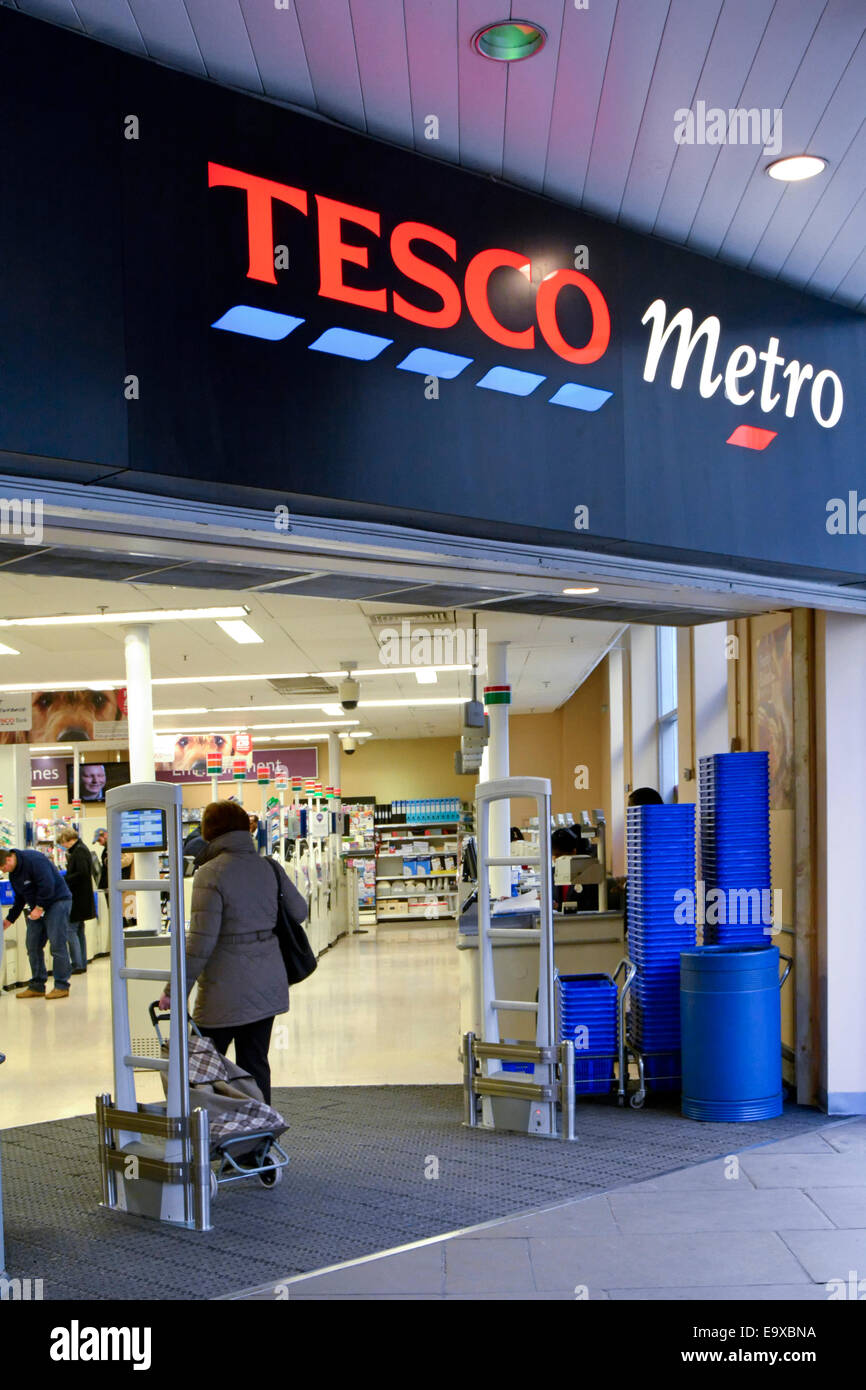 Tesco Metro High Resolution Stock Photography and Images - Alamy