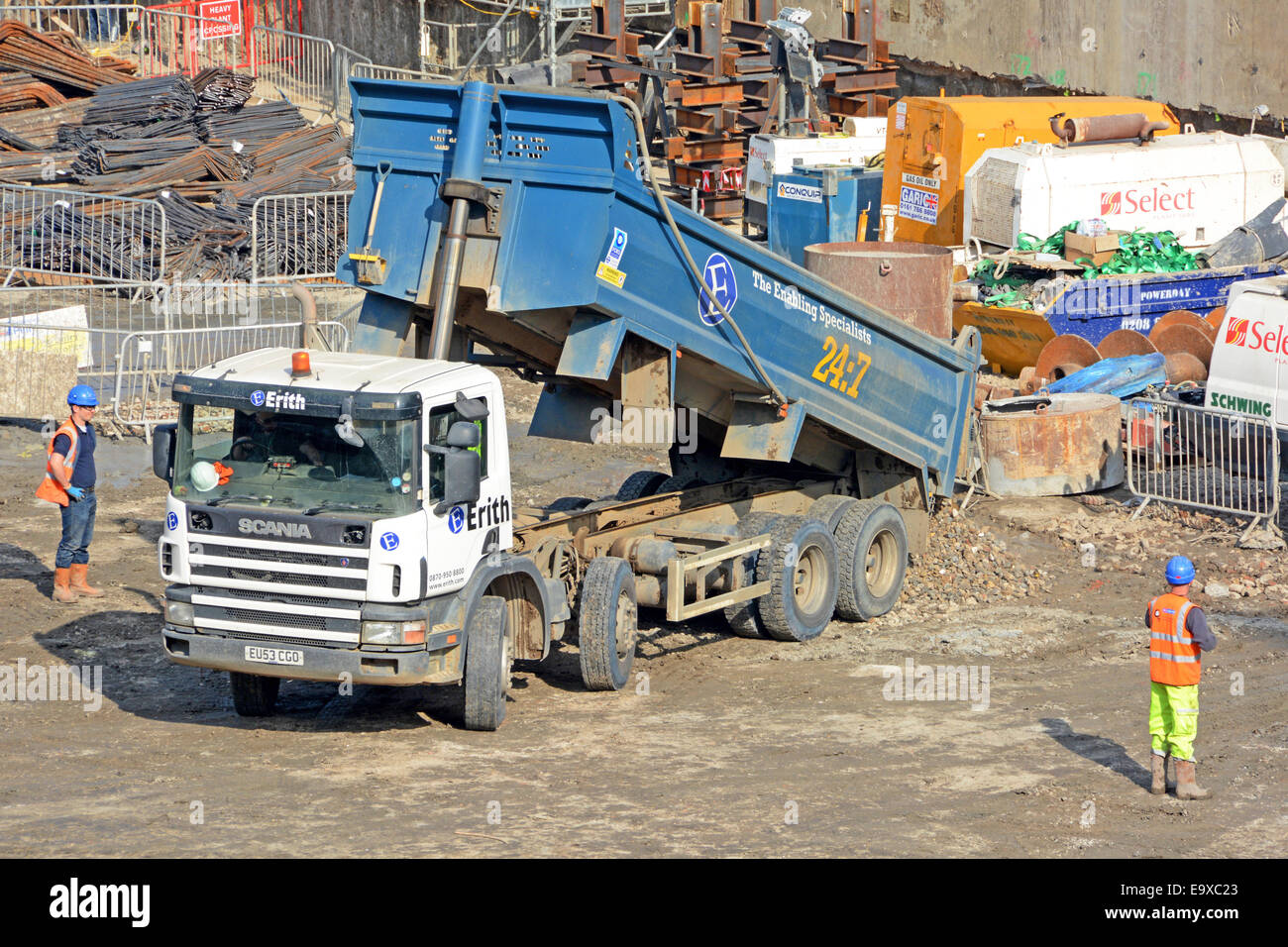 Lorries Tipper Truck Stock Photos & Lorries Tipper Truck Stock Images ...