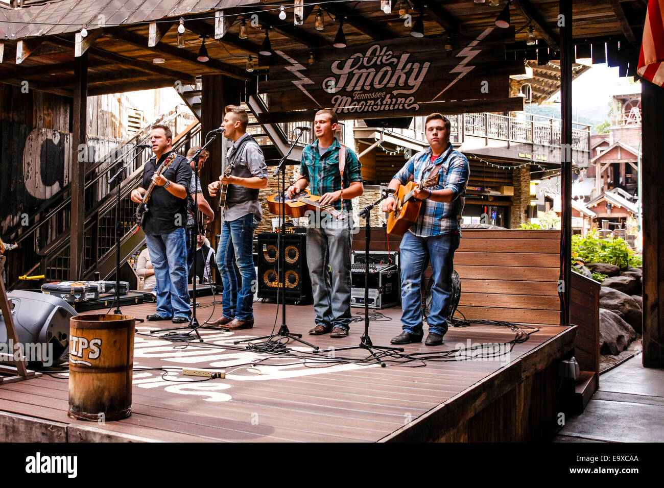 Country music band hi-res stock photography and images - Alamy