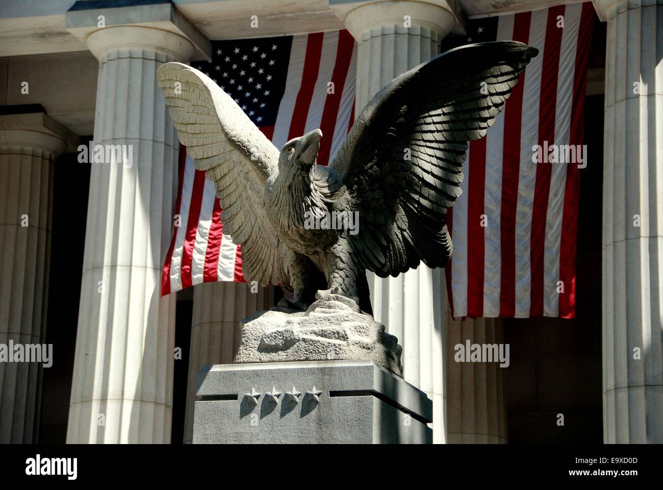 NYC: One of the two great American eagle sculptures in front of Grant's ...