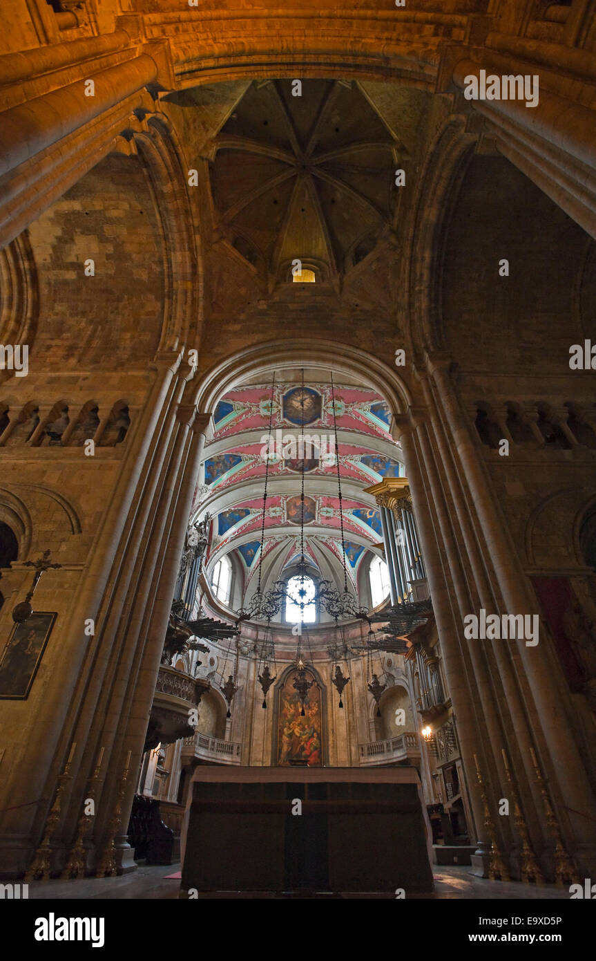 Vertical interior view of Lisbon Cathedral in Lisbon Stock Photo - Alamy
