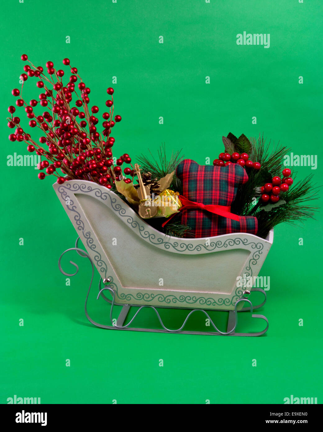 Traditional red sleigh hi-res stock photography and images - Alamy