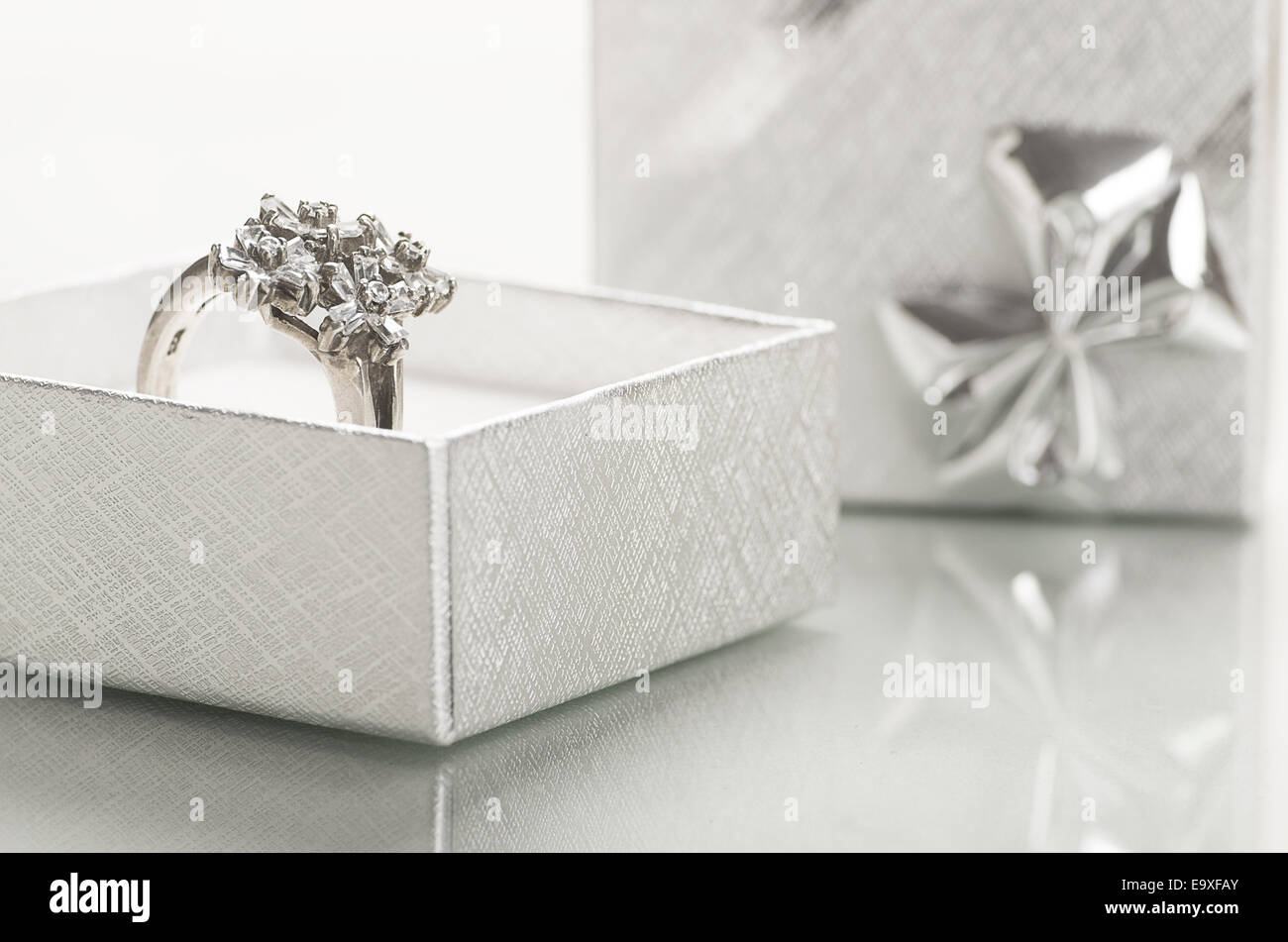 Silver engagement ring hi-res stock photography and images - Alamy
