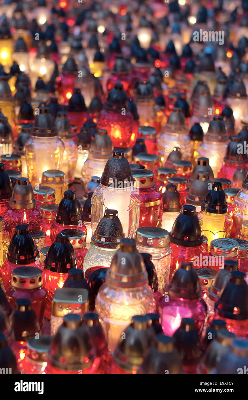 Candle cemetery hi-res stock photography and images - Alamy