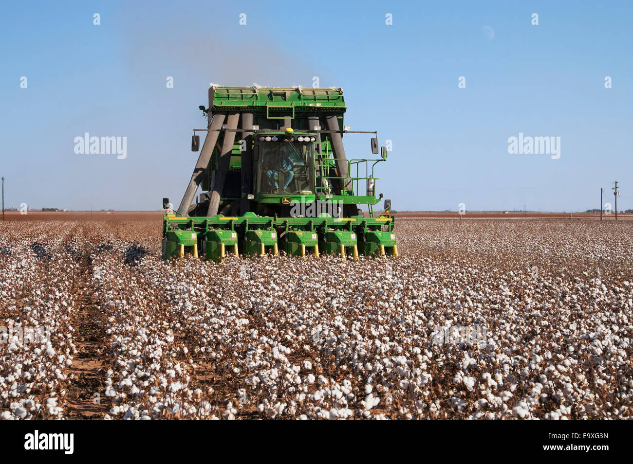 Six row combine hi-res stock photography and images - Alamy