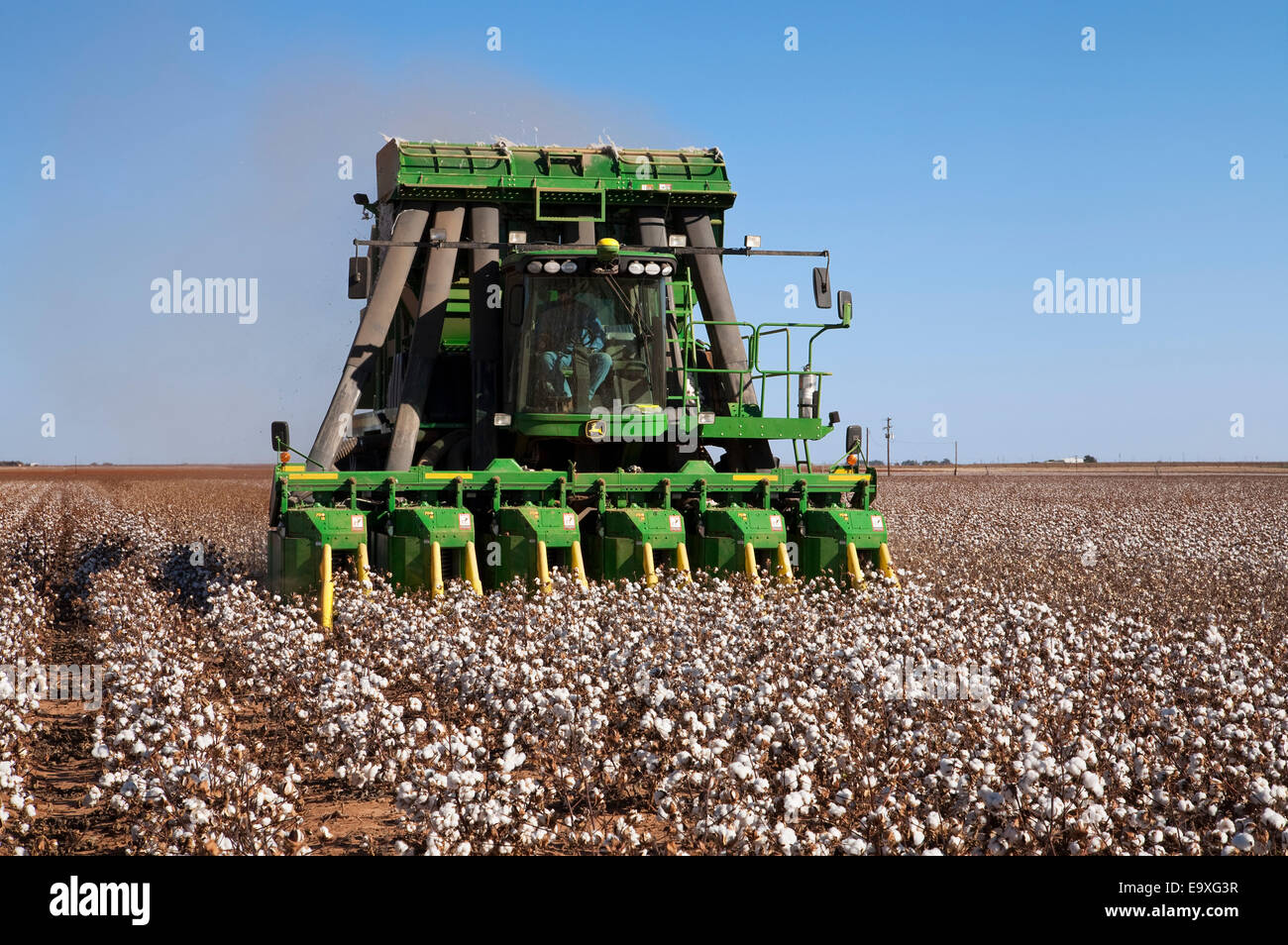 John deere cotton picker hi-res stock photography and images - Alamy