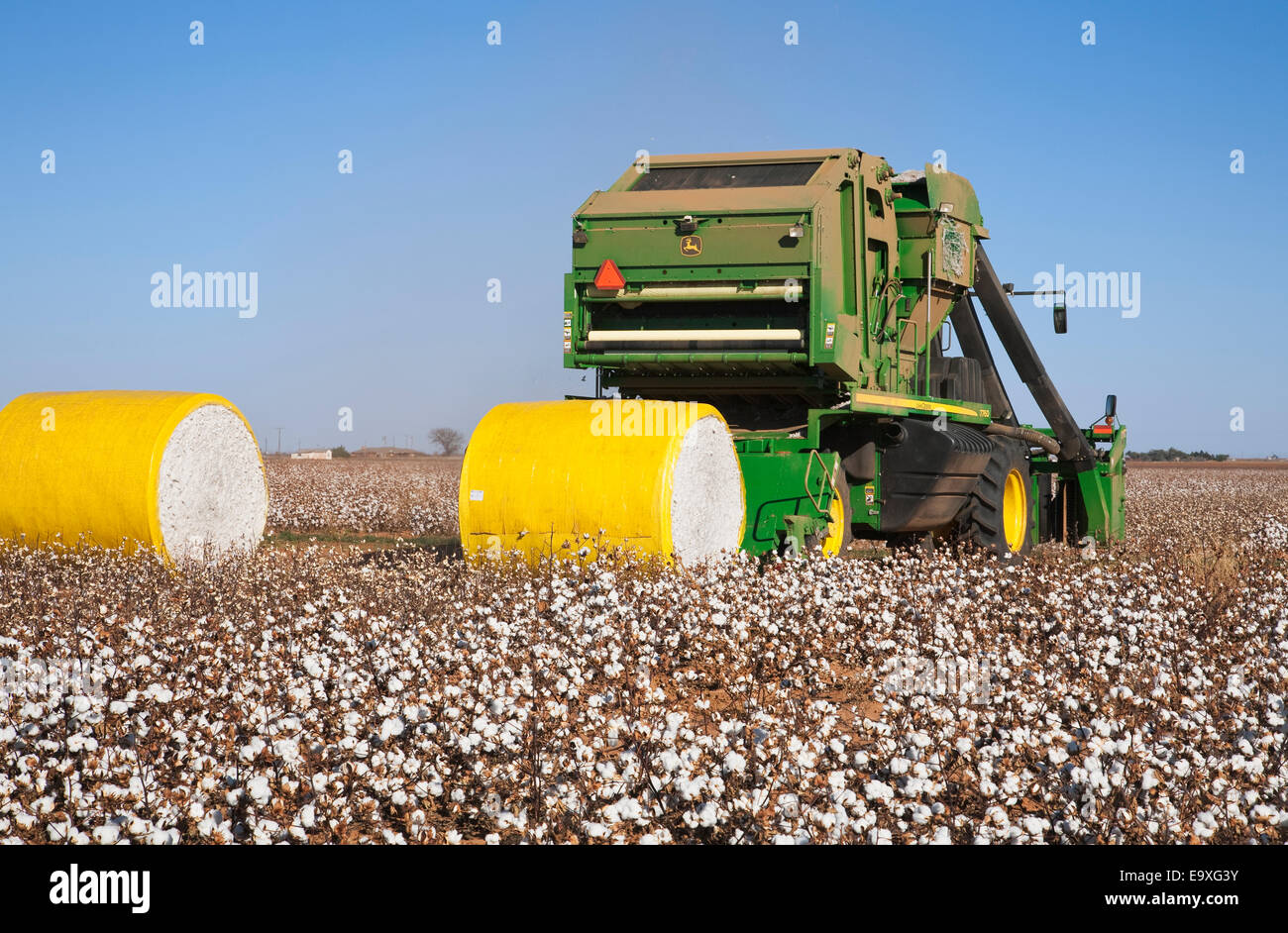 John deere cotton picker hi-res stock photography and images - Alamy