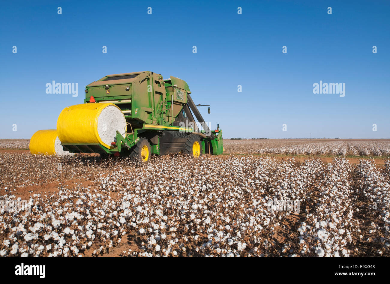 Six row combine hi-res stock photography and images - Alamy