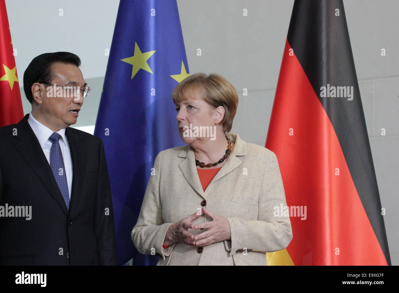 Li Keqiang, Angela Merkel and ministers sign economic treaties during ...