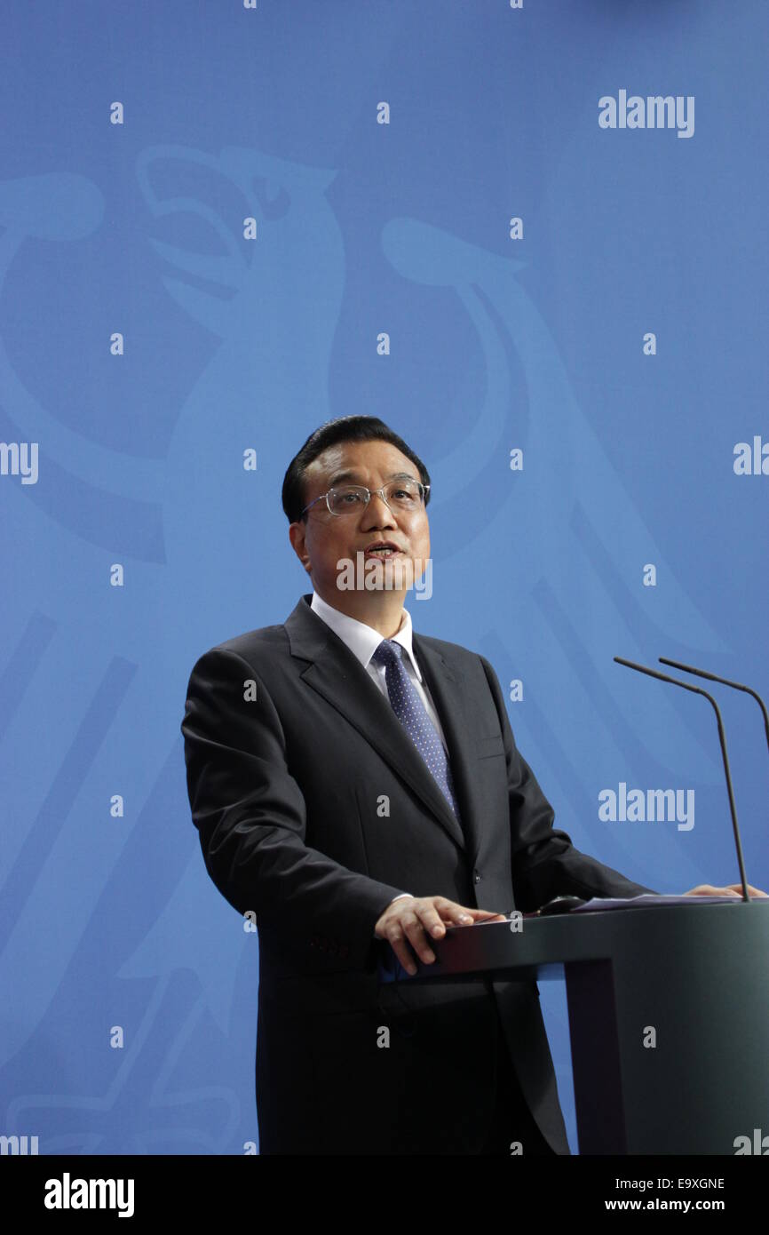 Li Keqiang and Angela Merkel hold press conference during official ...