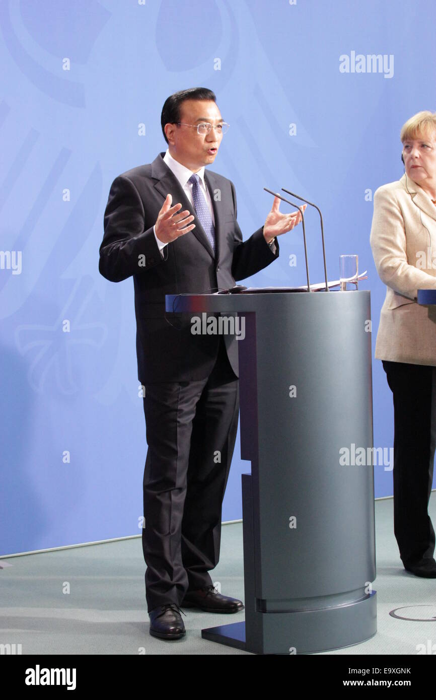 Li Keqiang and Angela Merkel hold press conference during official ...