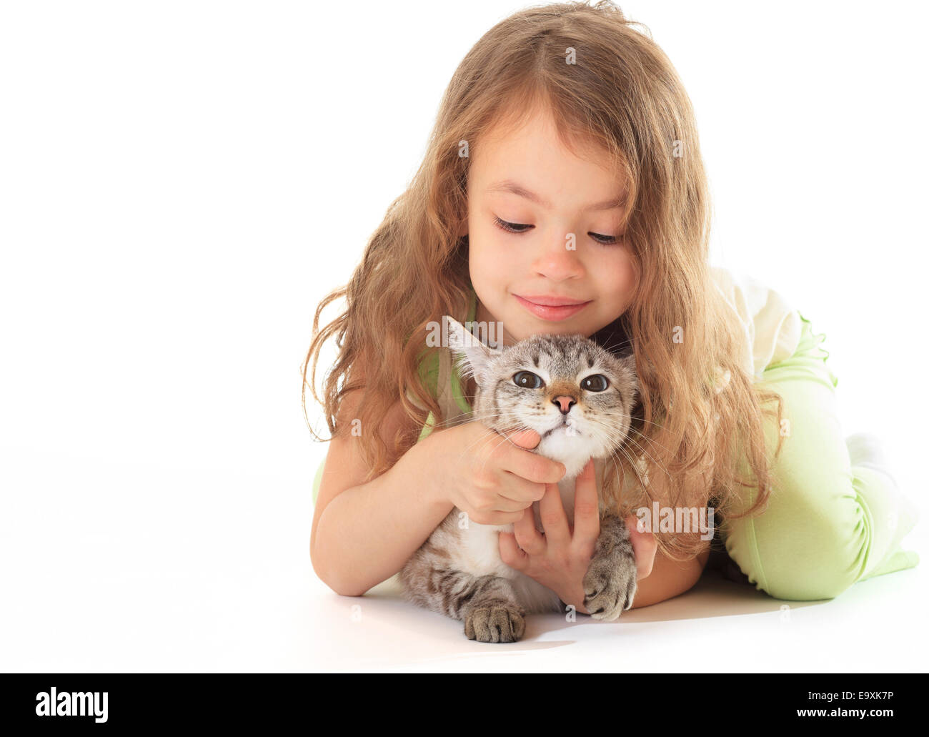 Beautiful little girl hugging her cat Stock Photo - Alamy