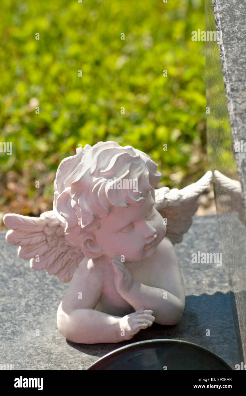 Funeral angel hi-res stock photography and images - Alamy