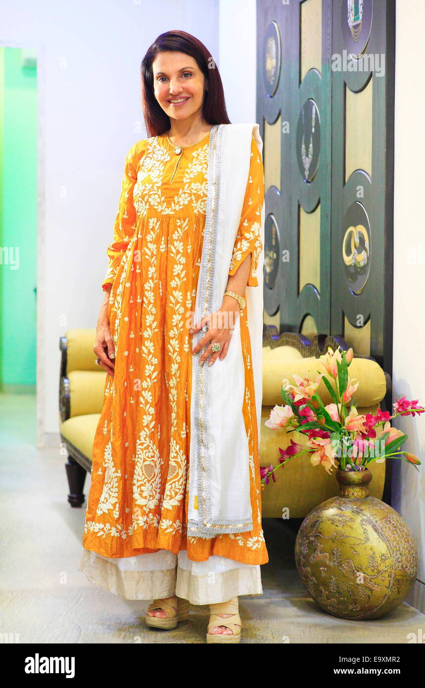 Mumbai, India. 21st Oct, 2014. Customised jewelry designer Poonam Soni ...