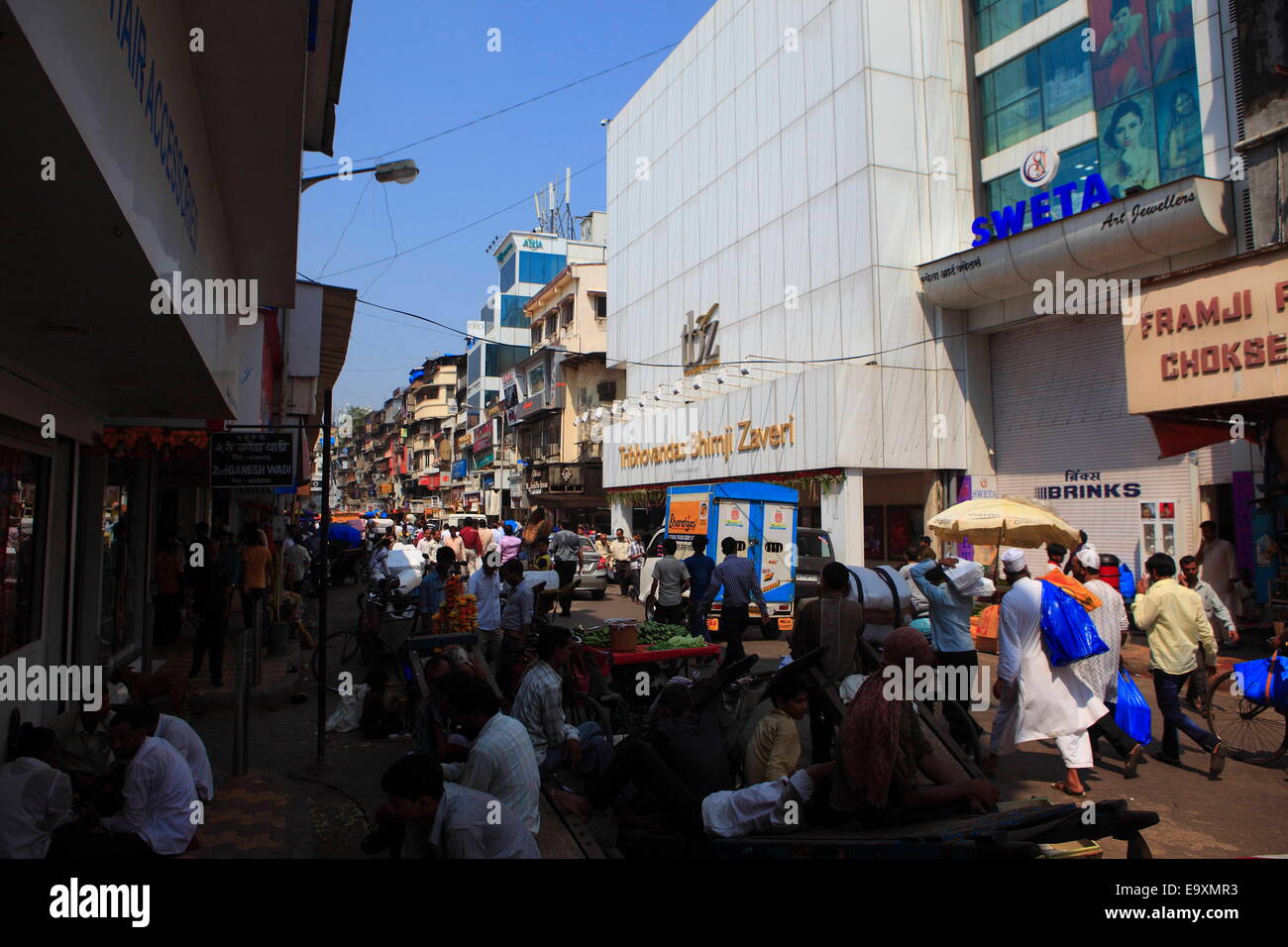 Mumbai, India. 21st Oct, 2014. View of Jhaveri Bazaar, the biggest Gold ...