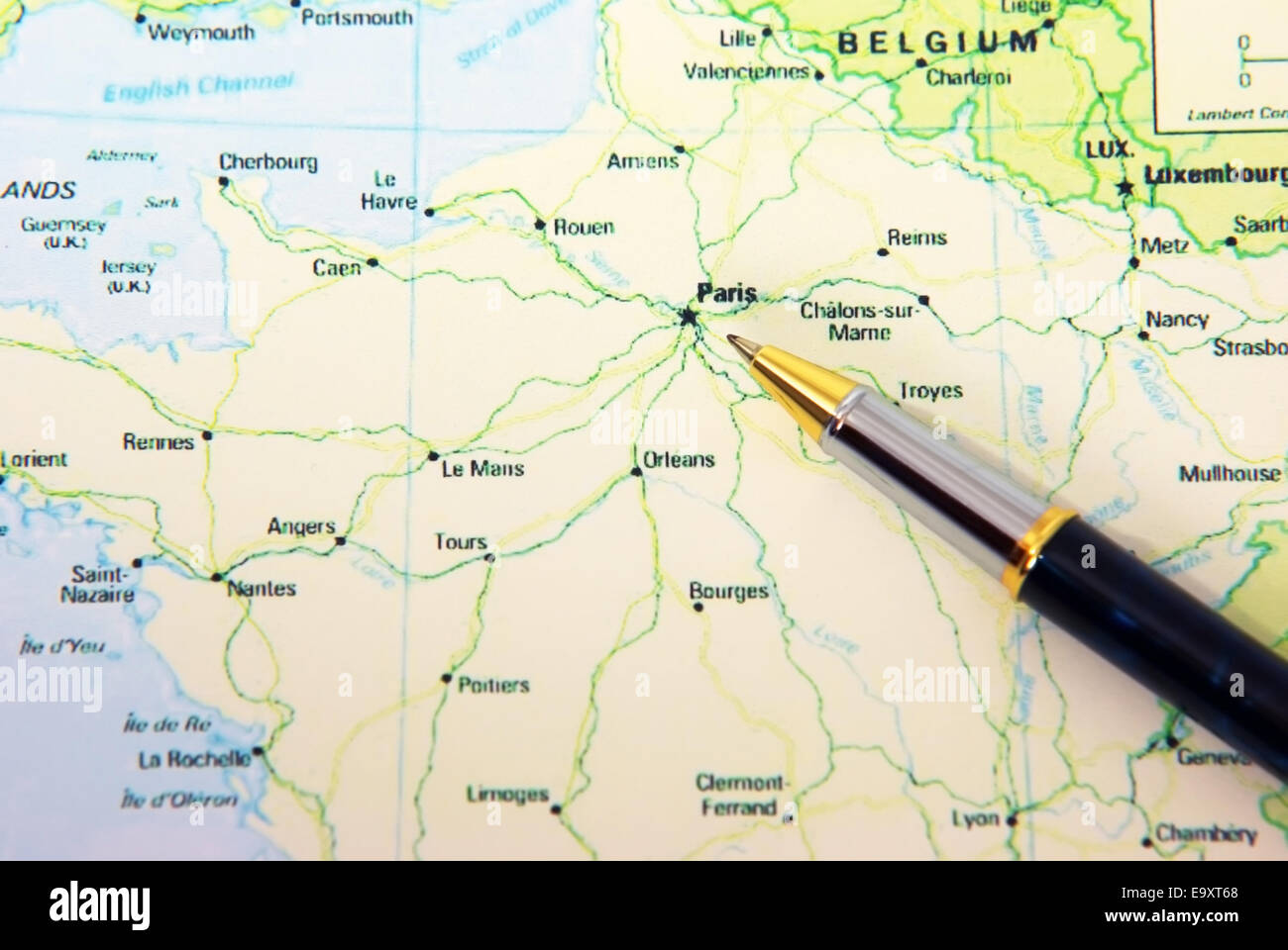 Ballpoint pen on France map, showing Paris Stock Photo - Alamy
