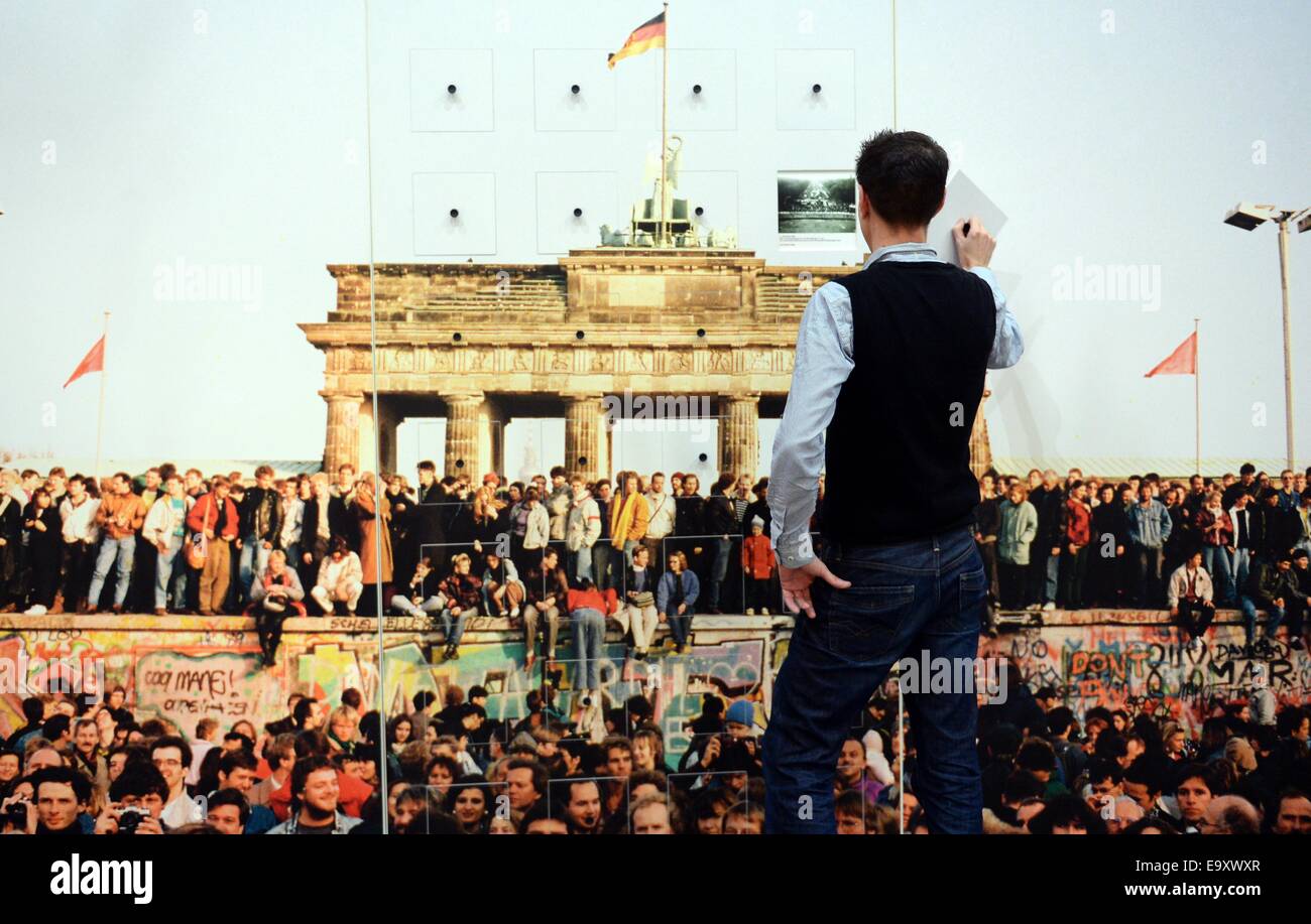 A young man looks at the interactive display in the event "9 November ...