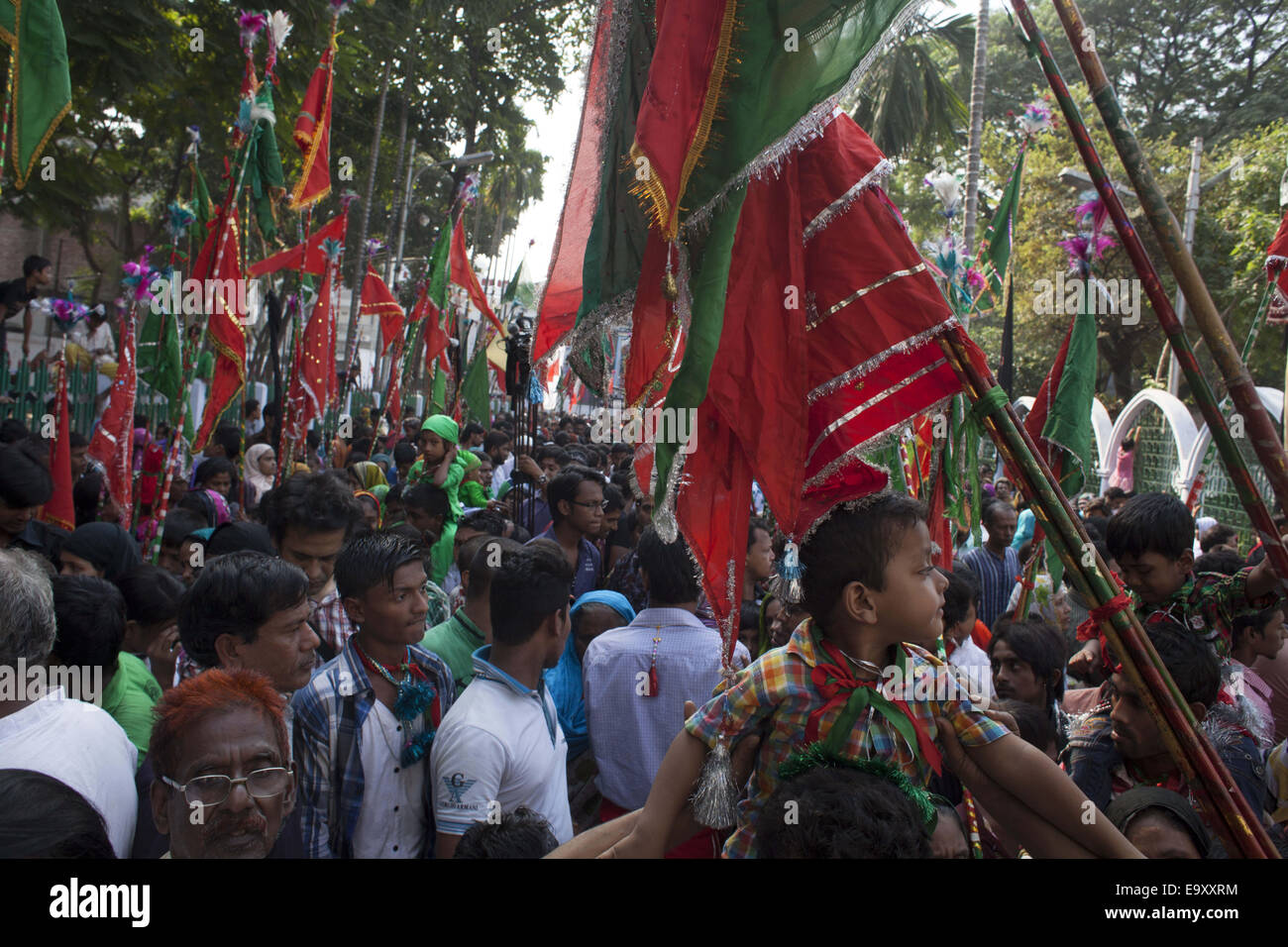 Members of shia muslim community hi-res stock photography and images ...