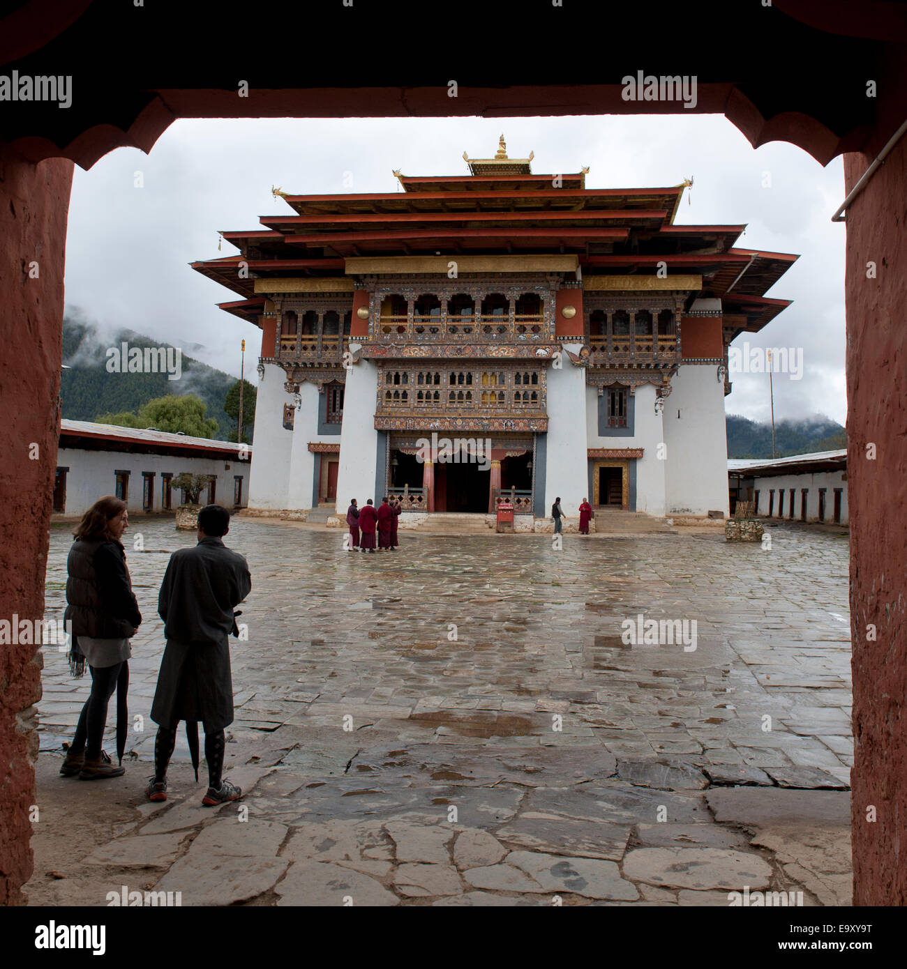 People outside the Gangte Goemba Monastery, Phobjikha Valley Stock ...