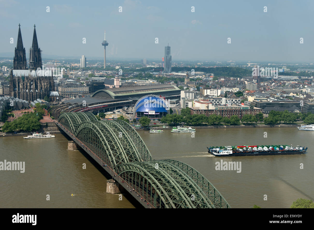 Skyline cologne germany river rhine hi-res stock photography and images ...