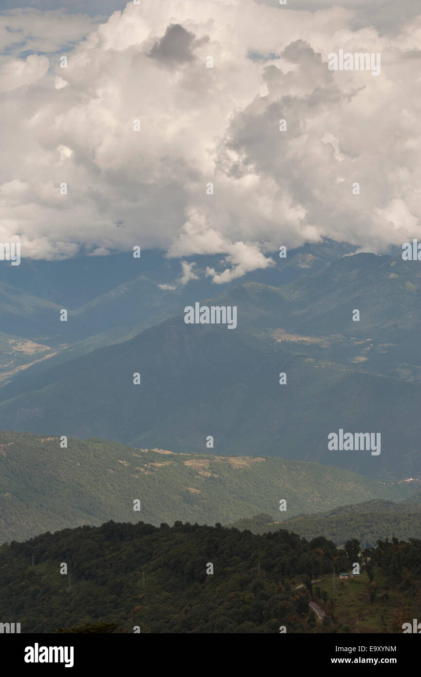 Dochula pass view hi-res stock photography and images - Alamy