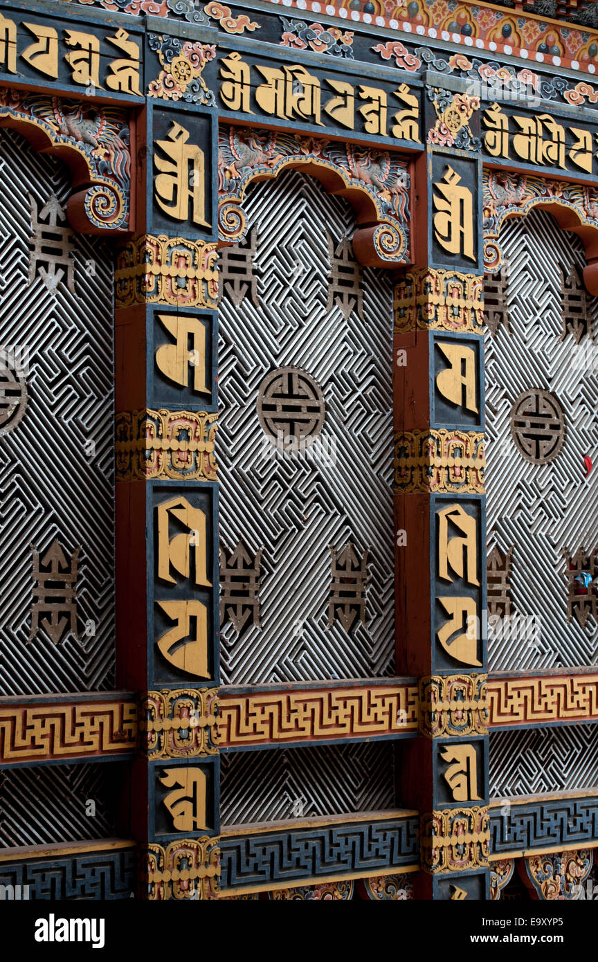 Architectural detail artwork punakha dzong hi-res stock photography and ...