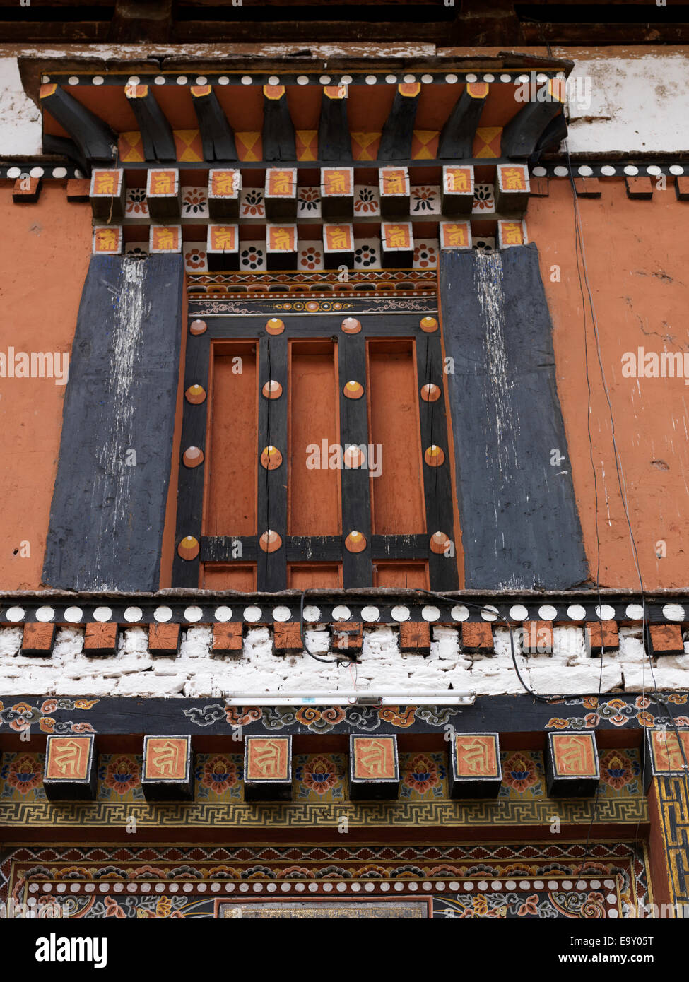 Bhutanese window design hi-res stock photography and images - Alamy