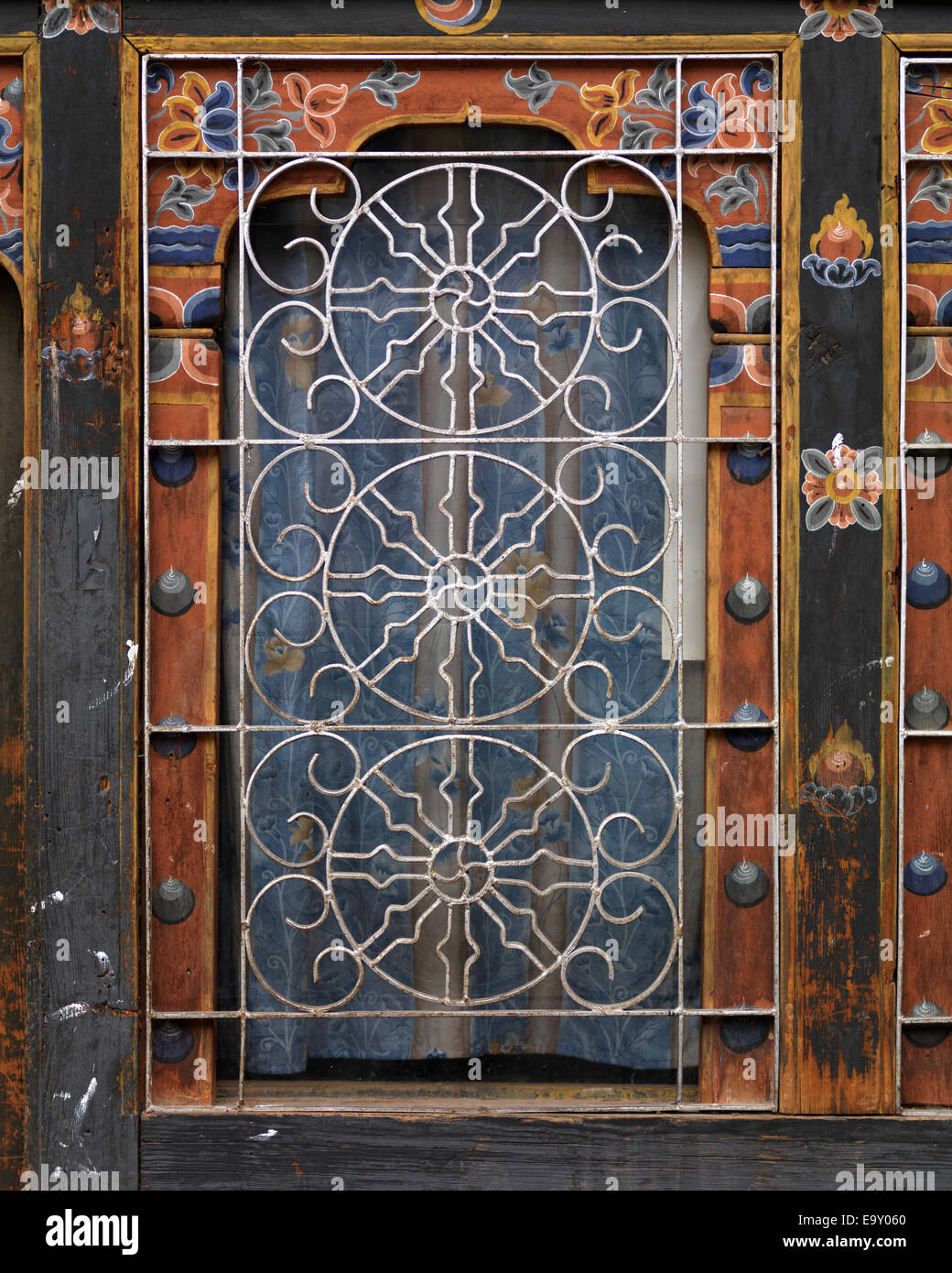 Bhutanese window design hi-res stock photography and images - Alamy
