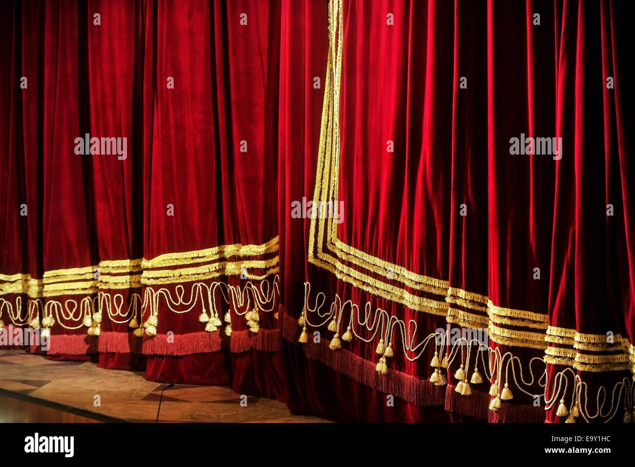 Side view with a closed opera red velvet curtain Stock Photo - Alamy