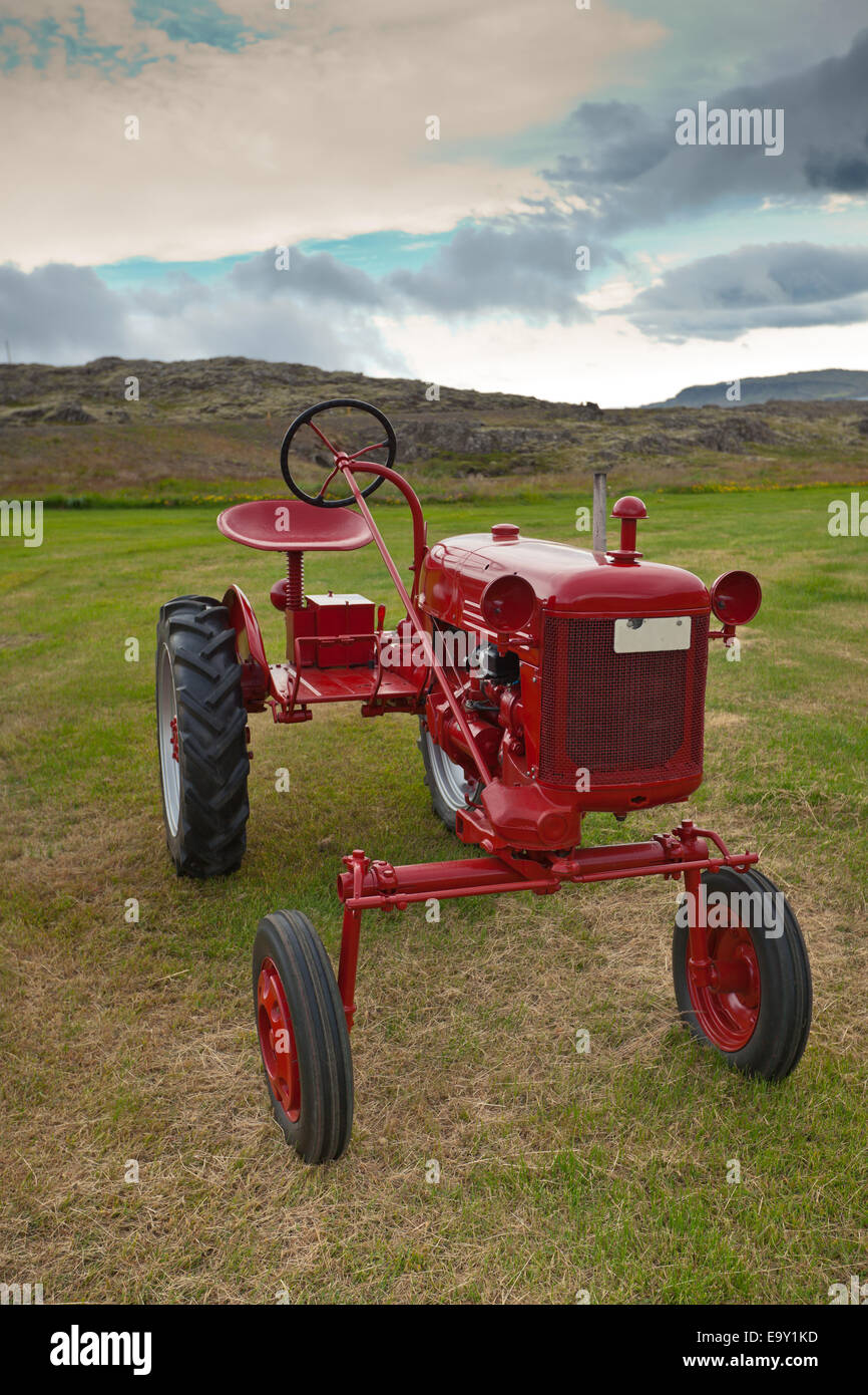 Retro tractor hi-res stock photography and images - Alamy