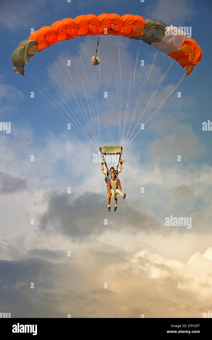 Parachute tandem jump hi-res stock photography and images - Alamy