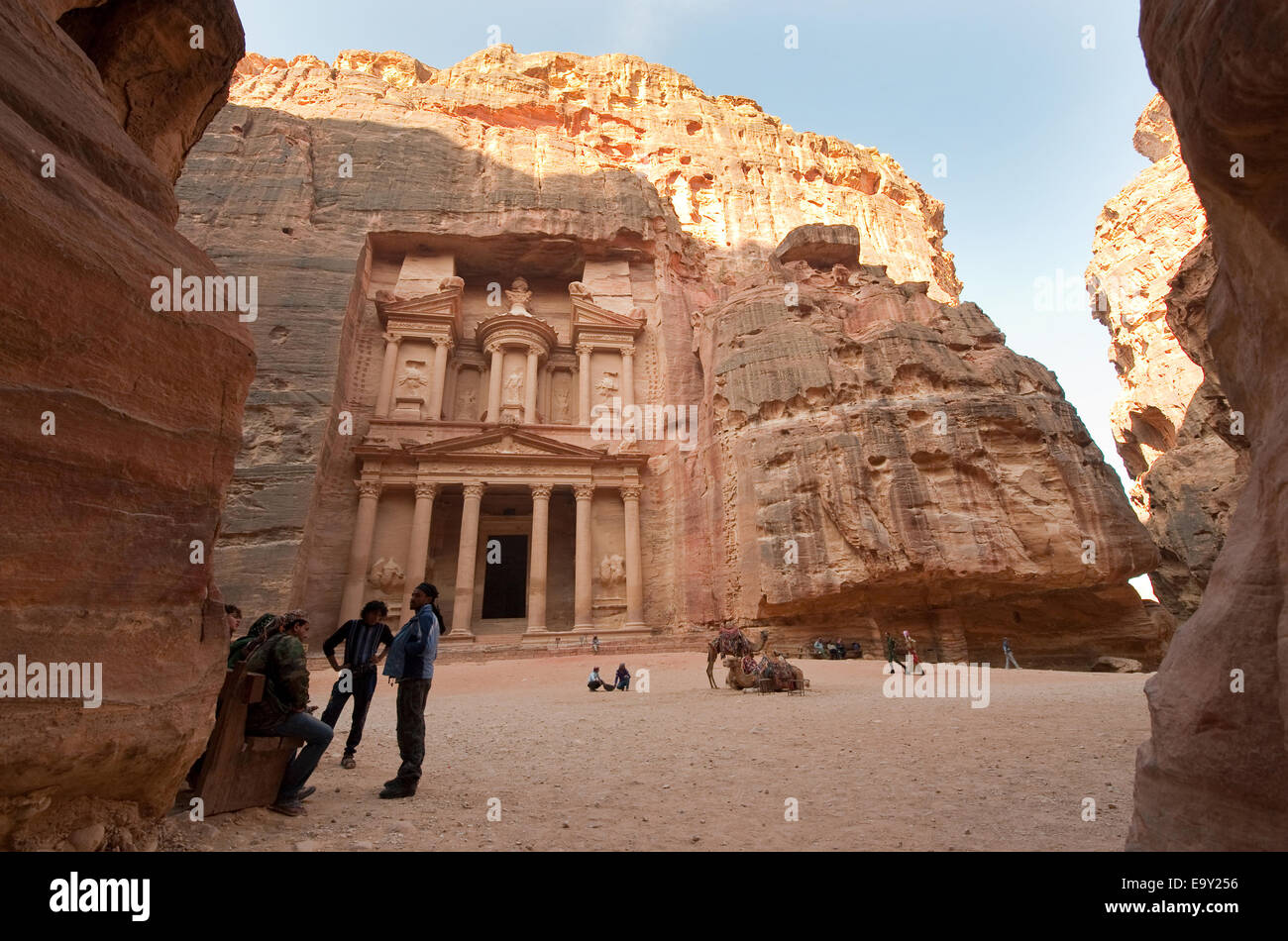 The treasury or Al Khazna is the most magnificant and famous facade in ...