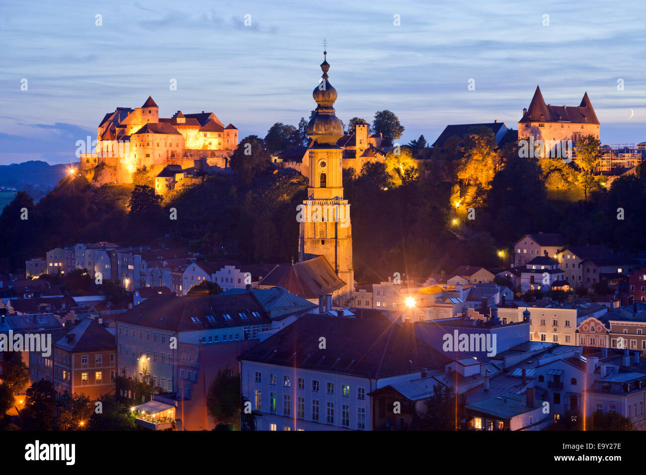 Burghausen castle bavaria night hi-res stock photography and images - Alamy