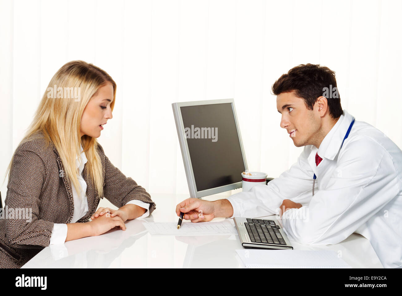 Doctors interview. Patient and doctor talking at a doctor's office ...
